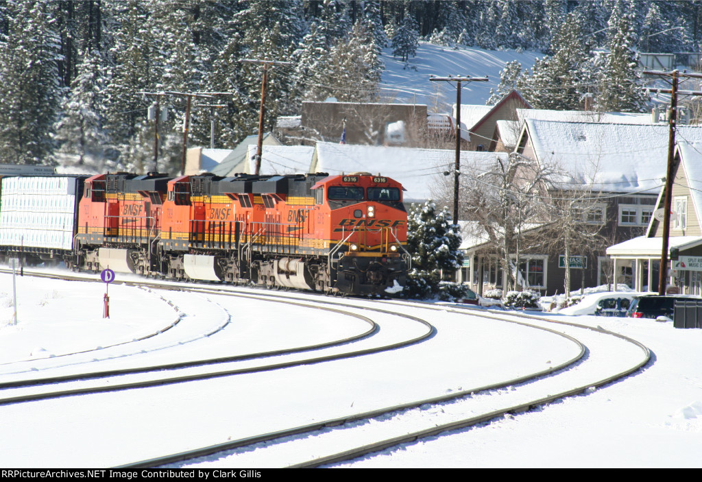 BNSF 6316 eastbound approaching downtown Truckee
